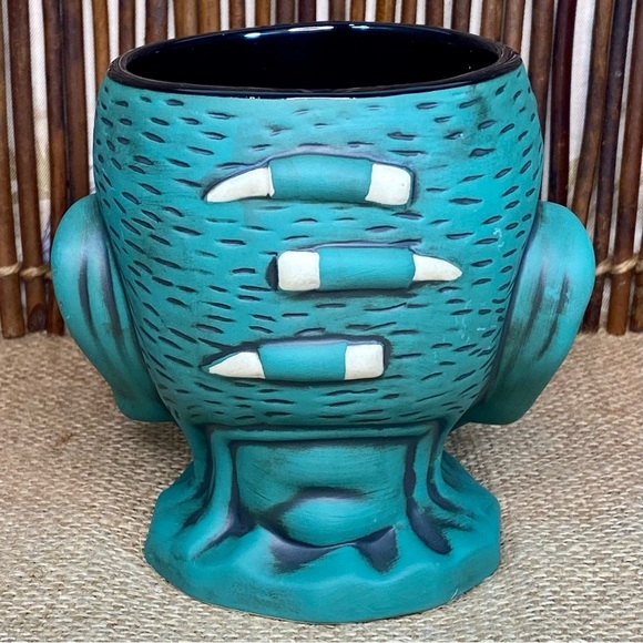 Trader Sams | Dining | Trader Sams Enchanted Tiki Bar Shrunken Head ...